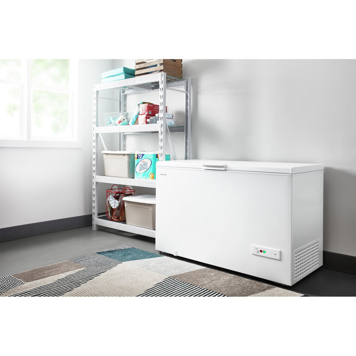 Amana White Chest Freezer (16.00 Cu Ft) - AZC5216LW | Leon's